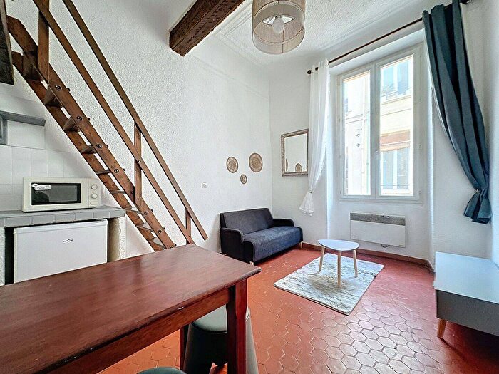 Appartement à louer - Centre Ville, Aix-en-Provence - 1 pièce