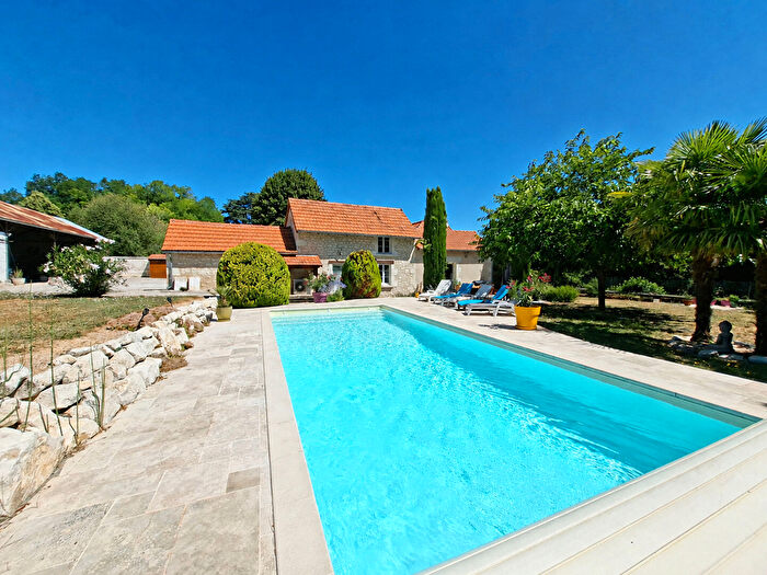 Antogny-le-Tillac : Maison 7 pièces à vendre