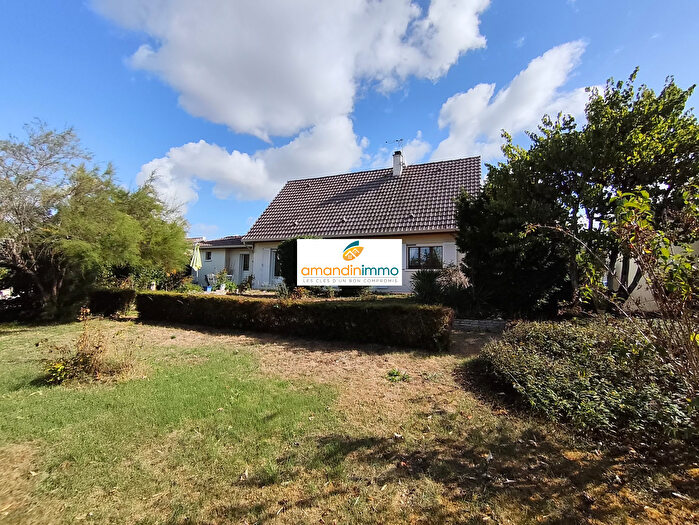 Vert-Saint-Denis : Maison 7 pièces à vendre