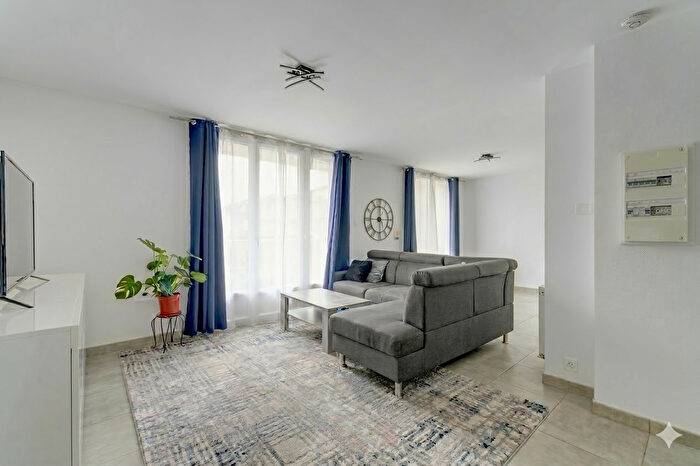 Appartement à vendre - Vénissieux, Max Barel, Charreard - 3 pièces - 2 chambres