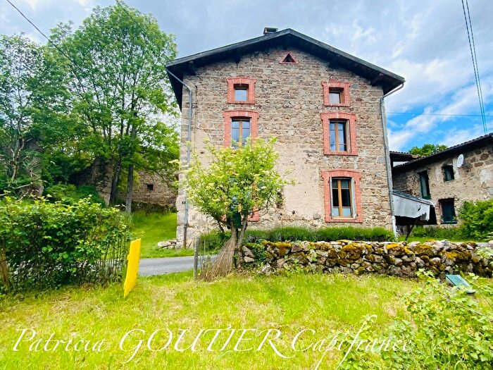Maison 4 pièces à La Côte-en-Couzan, à vendre