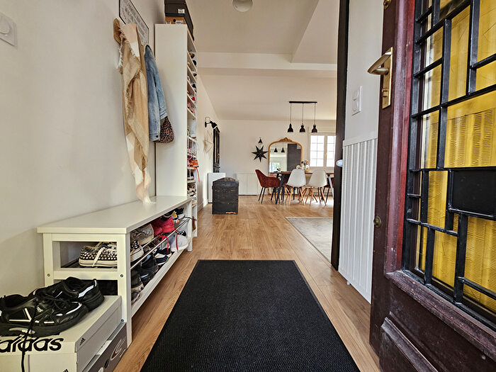 Maison à vendre - Saint-Denis-de-lHôtel - 5 pièces - 4 chambres