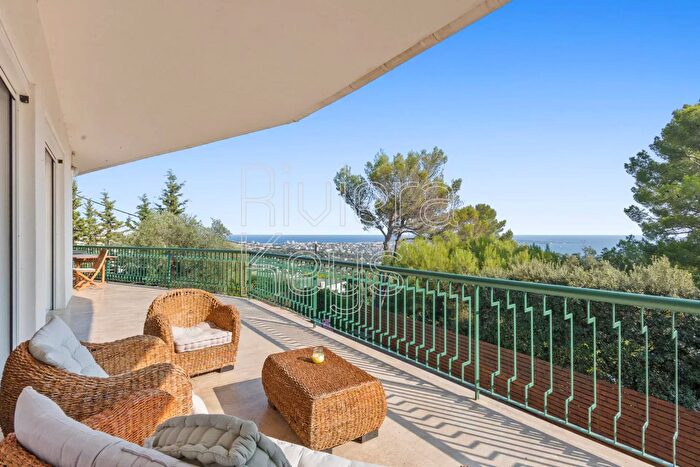 Maison à vendre - Vallauris, Retenaou, Brusquets, Devens, Zone dactivité Saint-Bernard - 5 pièces - 4 chambres