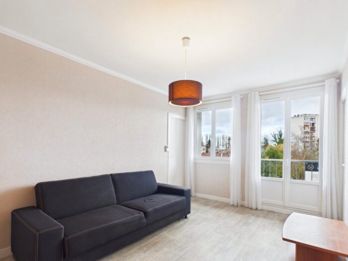 Appartement à louer - Troyes, Chartreux - 2 pièces - 1 chambre