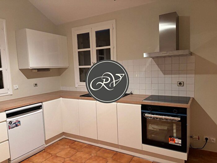 Maison à louer - Saint-Genis-les-Ollières - 6 pièces - 4 chambres