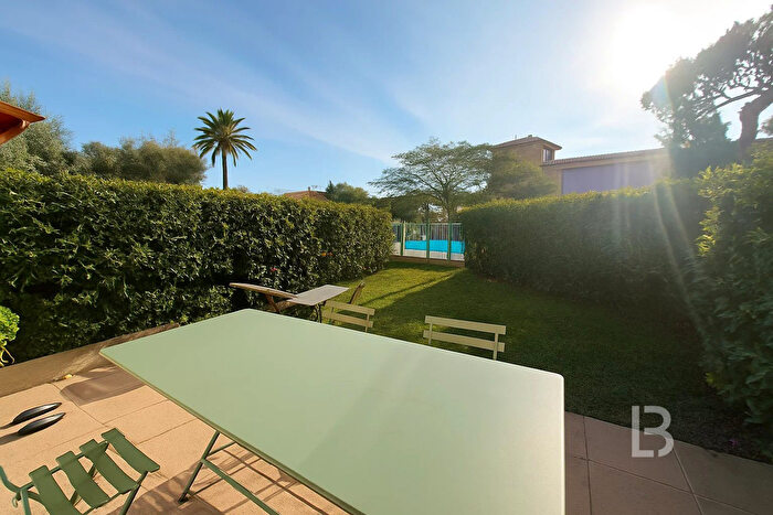 Appartement à vendre - Antibes, Juan-les-Pins, Le Cap - 3 pièces - 2 chambres