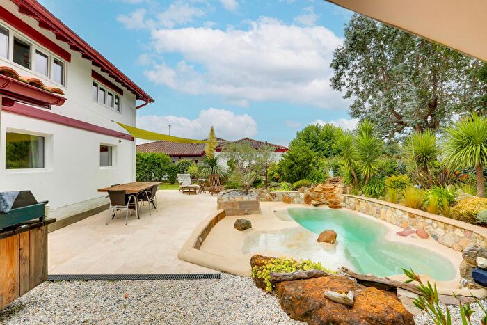 Maison 9 pièces à Villefranque, à vendre
