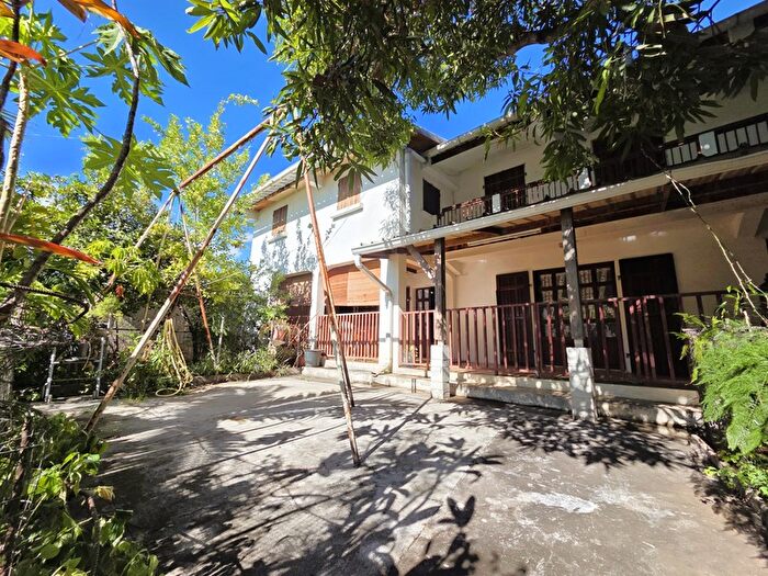 Maison à vendre - Saint-Paul, Centre-ville, Etang - 10 pièces - 7 chambres