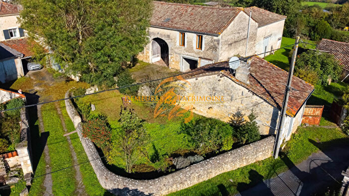 Maison à vendre - Chazelles - 5 pièces - 5 chambres