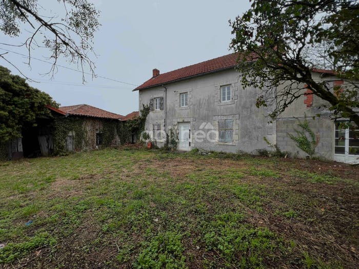 Maison 4 pièces à Nieuil, à vendre