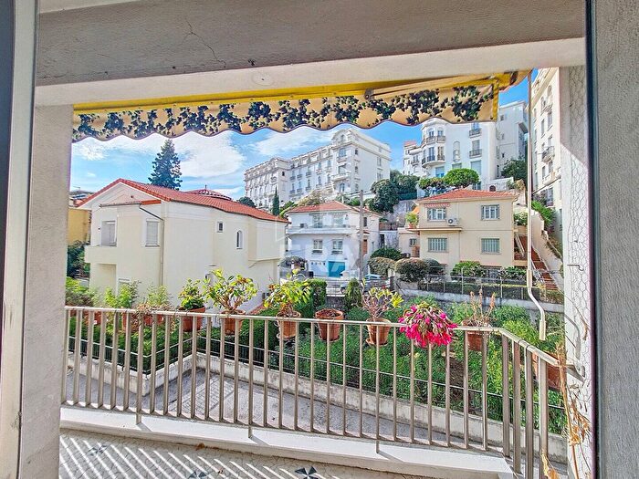 Appartement à louer - Fleurs-Gambetta, Nice - 2 pièces - 1 chambre