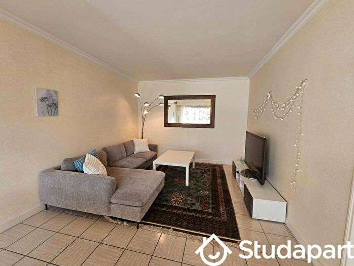 Appartement à louer - Place de France, Massy - 1 pièce - 2 chambres