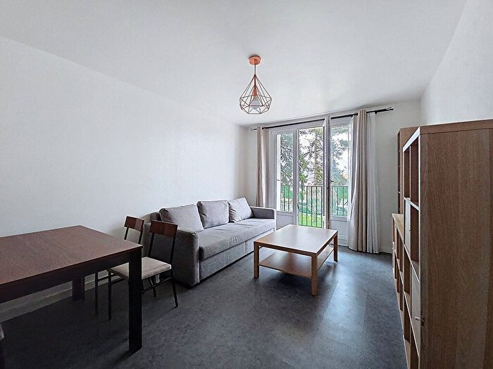 Appartement à louer - Bâtes-Sainte Ève, Dreux - 3 pièces - 2 chambres