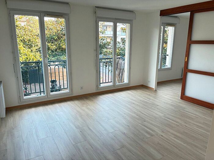 Appartement à louer - Plateau Ouest, Suresnes - 3 pièces - 2 chambres