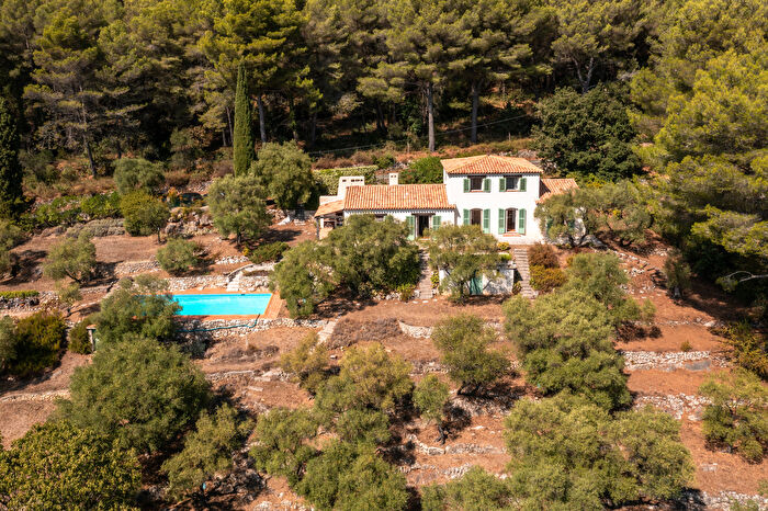 Maison à vendre - Tourrettes-sur-Loup - 9 pièces - 7 chambres