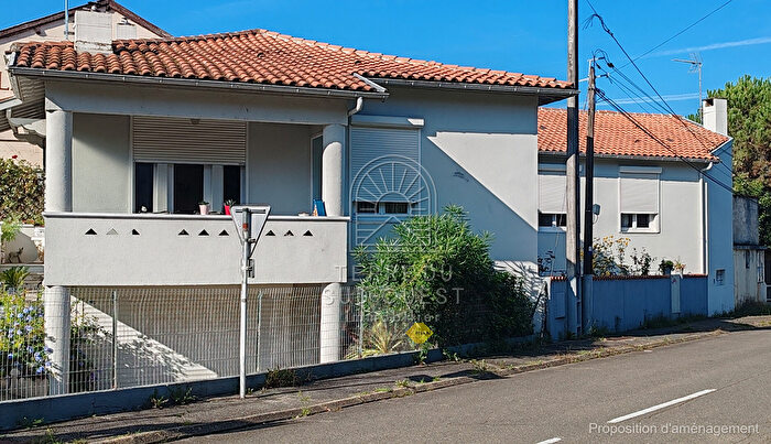 Maison à vendre - Hagetmau - 8 pièces - 3 chambres