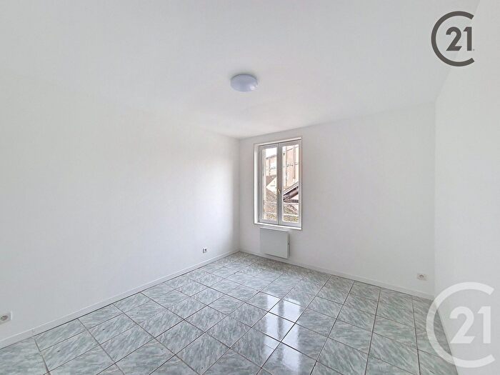 Appartement à louer - Montereau-Fault-Yonne, Ville basse - 1 pièce