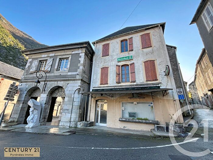 Maison à vendre - Saint-Béat - 10 pièces - 11 chambres