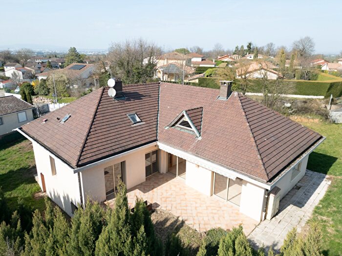 Maison à vendre - Saint-Bonnet-de-Mure - 8 pièces - 6 chambres