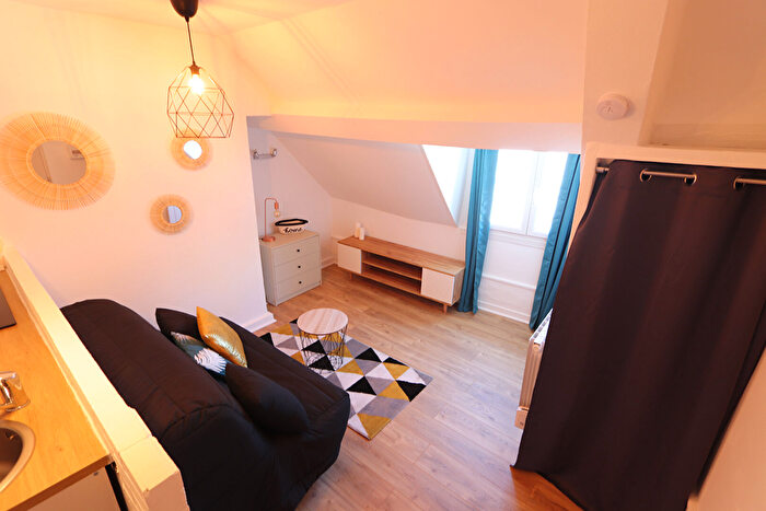 Appartement à louer - Orléans, Carmes - 1 pièce