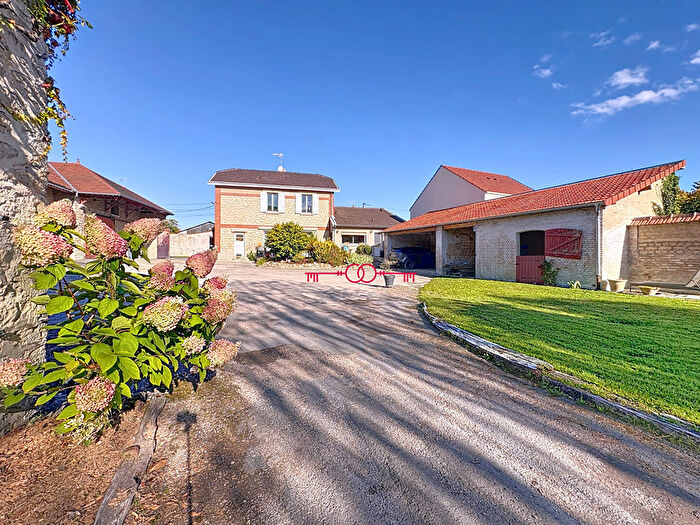 Maison 7 pièces à vendre à Lavannes