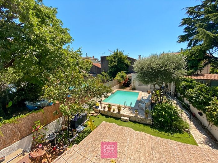 Maison à vendre - Nîmes, Ville Active - 4 pièces - 3 chambres