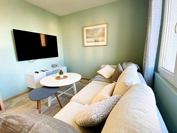 Appartement à louer - Le Bachut, Lyon ème arrondissement - 4 pièces - 3 chambres