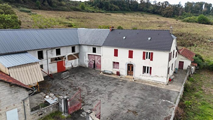 Maison 5 pièces à Montaner, à vendre