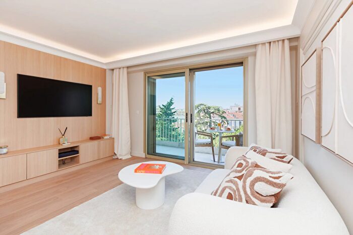Cannes, Prado, République : Appartement 3 pièces à vendre