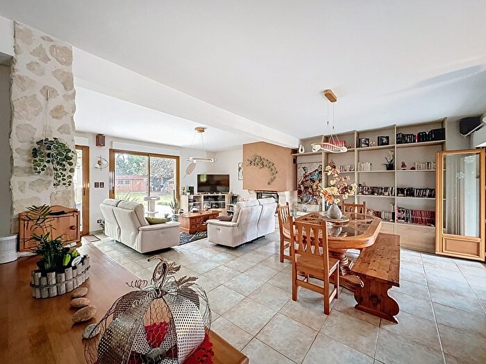 Maison à vendre - Verneuil-en-Halatte - 7 pièces - 5 chambres