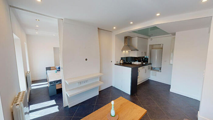 Appartement à louer - Limay, Centre-ville - 2 pièces - 1 chambre