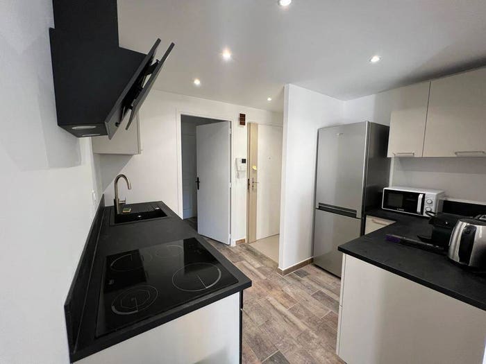Centre Ville, Aix-en-Provence : Appartement 1 pièce à louer