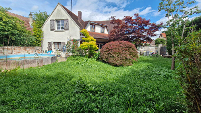 Maison 6 pièces à Villepreux, à vendre