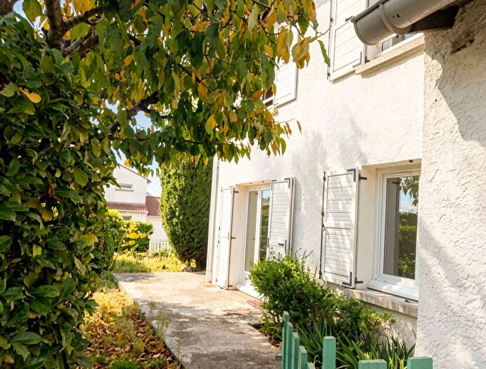 Maison à louer - Est, Saint-Paul-Trois-Châteaux - 6 pièces - 4 chambres