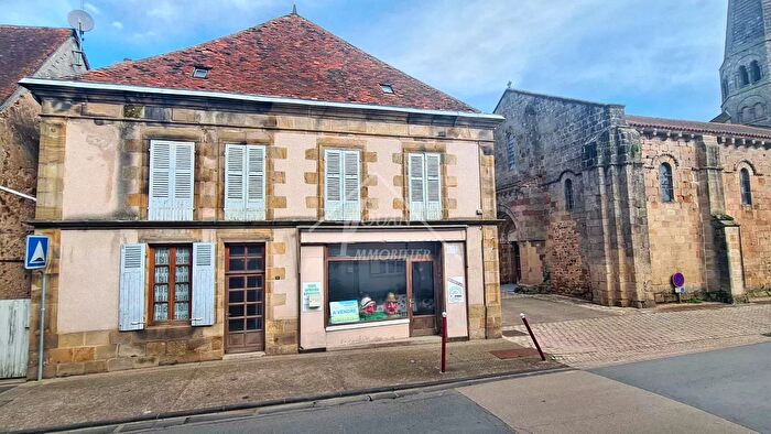 Maison à vendre - Ygrande - 6 pièces - 5 chambres