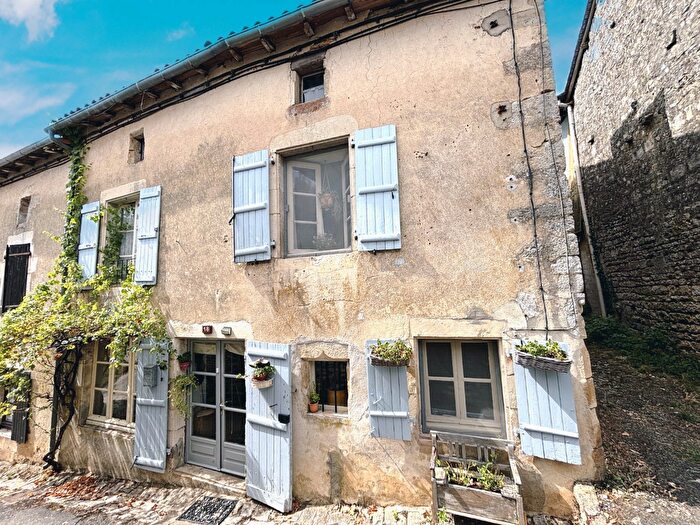 Maison à vendre - Nanteuil-en-Vallée - 5 pièces - 2 chambres