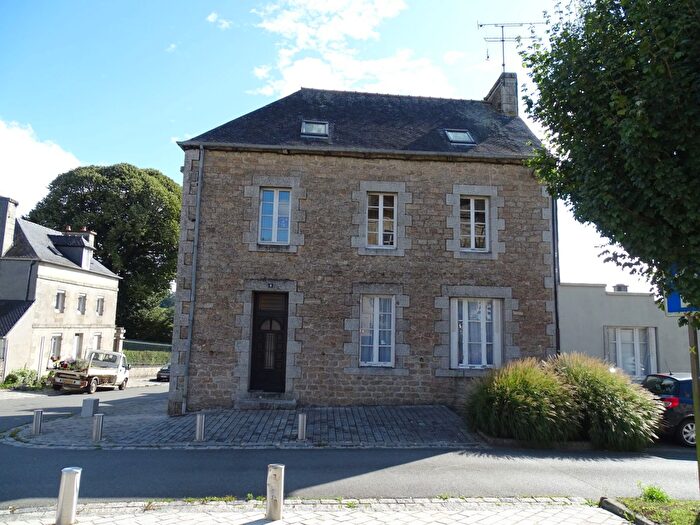 Saint-Nicolas-du-Pélem - Maison 10 pièces à vendre