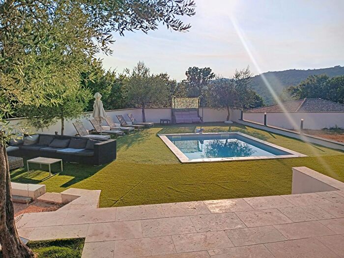 Sainte-Anastasie-sur-Issole : Maison 6 pièces à vendre