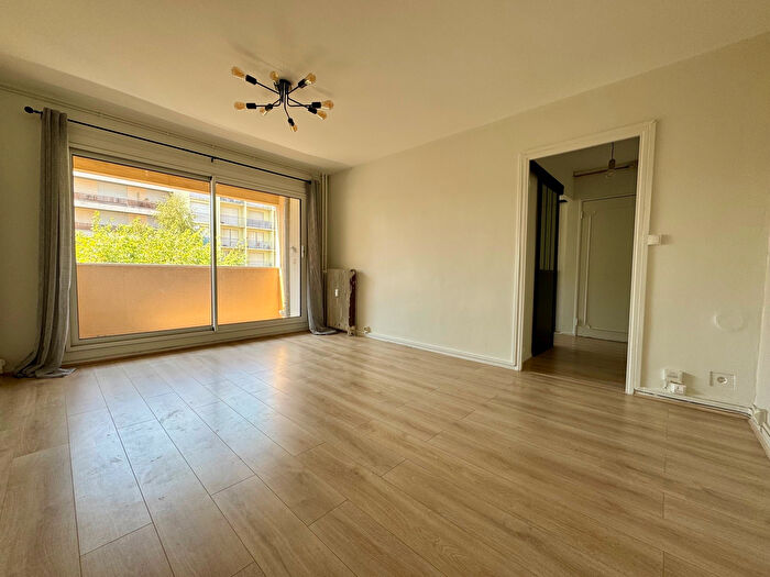 Appartement à louer - Limoges, Centre-ville, Hôtel de Ville, Emailleurs - 4 pièces - 2 chambres