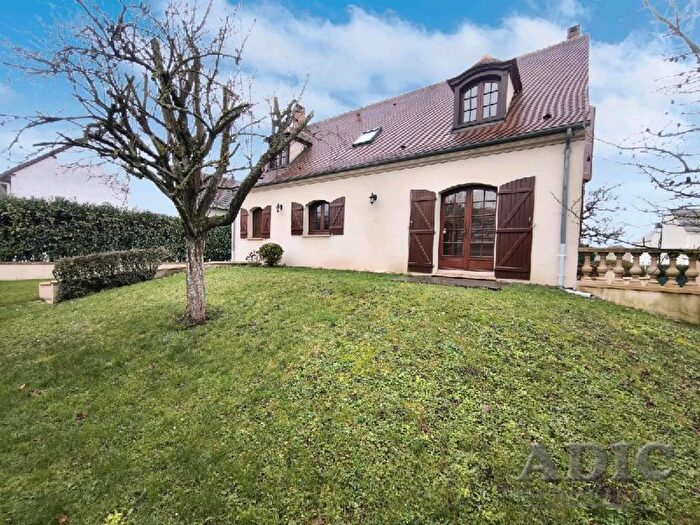 Maison 7 pièces à Saint-Mard, à vendre