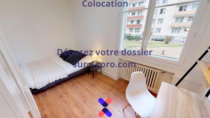 Appartement à louer - Laënnec, Lyon ème arrondissement - 4 pièces - 3 chambres