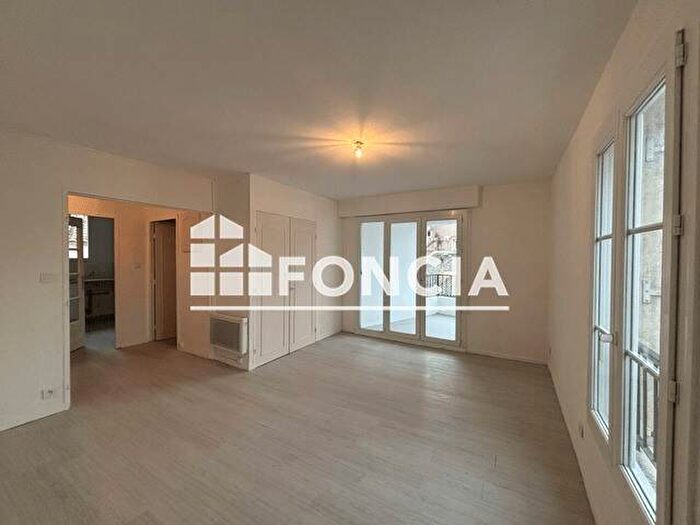 Appartement à louer - Centre Ville, Cavaillon - 4 pièces - 3 chambres