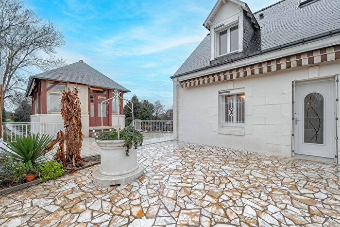 Maison à vendre - Saint-Genouph - 7 pièces - 6 chambres