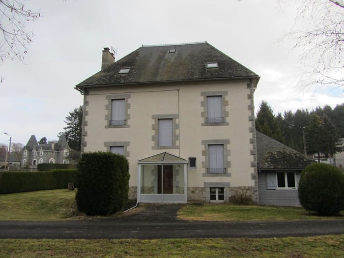 Ussel : Maison 8 pièces à louer