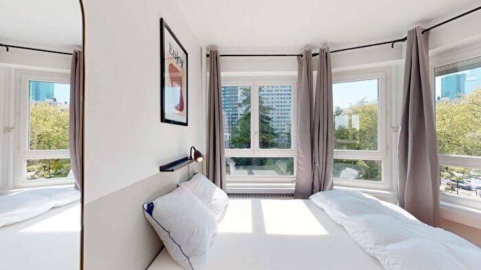 Hôtel de Ville, Courbevoie : Appartement 1 pièce à louer