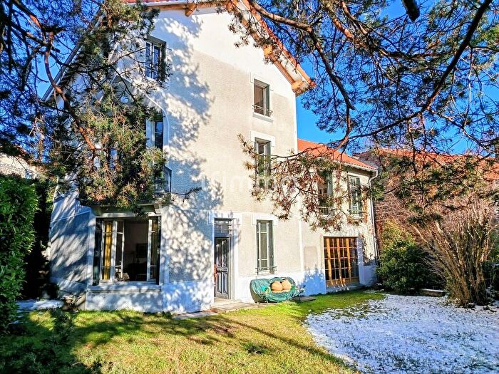 Maison à vendre - Aydat - 10 pièces - 8 chambres