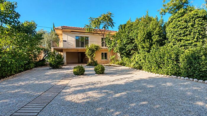 Maison 5 pièces à Villeneuve-lès-Avignon, Pasteur, Bellevue, à louer