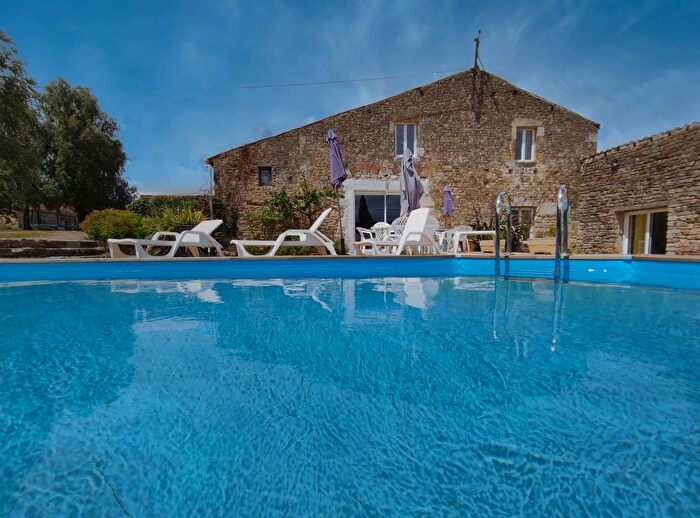 Maison à vendre - LHermenault - 12 pièces - 7 chambres