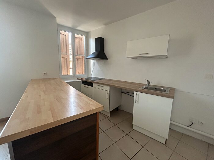 Appartement 2 pièces à Bourgoin-Jallieu, Centre-ville, Pont Saint-Michel, à louer