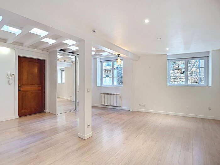 Appartement à louer - Centre Bourg, Neuville-sur-Saône - 3 pièces - 2 chambres